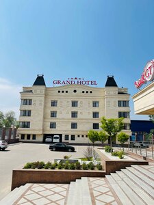 Grand Hotel (Janǵozın kóshesi No:1), otel  Kaskelen'den