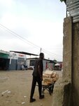 Ets Tomy (Brazzaville, Commune de Bacongo, Rue Mère Marie Bacongo), balık ve deniz ürünleri  Brazzaville'den
