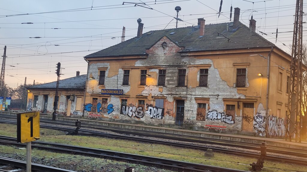 Tren istasyonu Rákosrendező, Budapeşte, foto