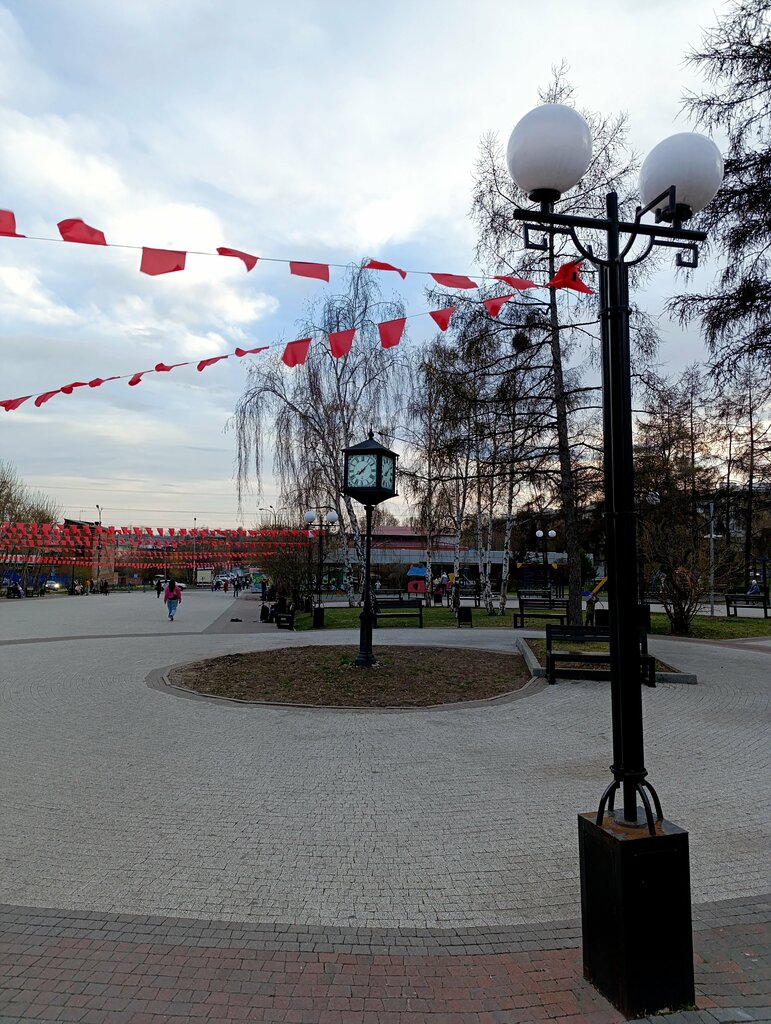 Park, sokak heykeli Уличные кованые часы, Irkutsk, foto