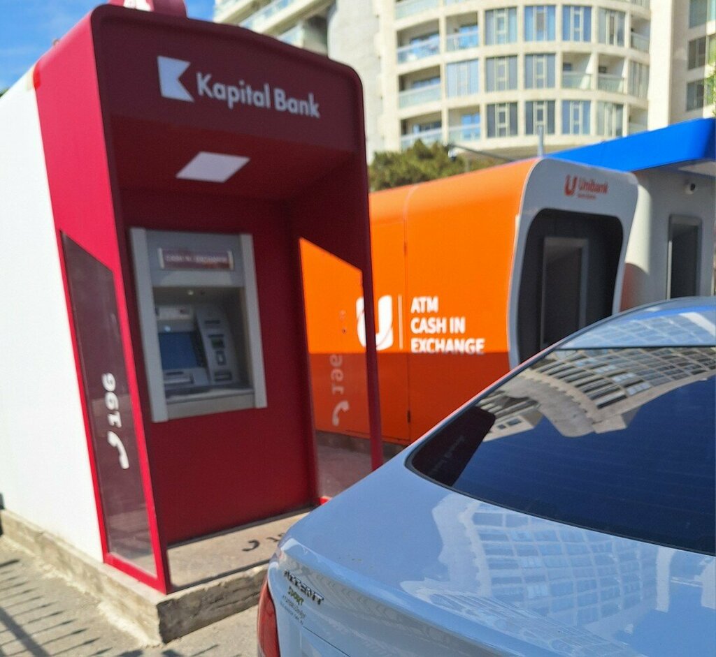 ATM'ler Kapital Bank, Bakü, foto