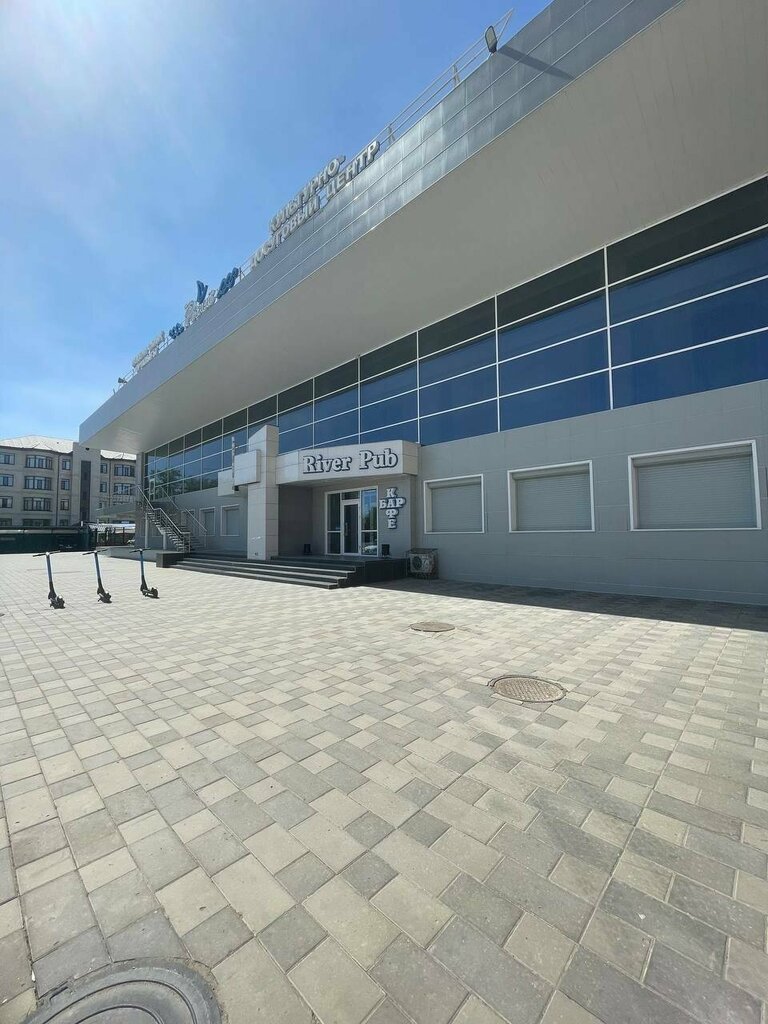 Deniz ve nehir iskeleleri Cascade lls, Pavlodar, foto