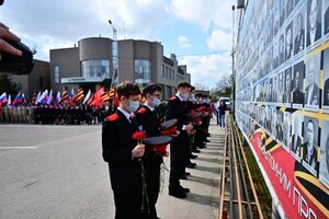 Стена памяти (Stavropol Territory, City of Budyonnovsk, ulitsa Girchenko), anıt, heykel  Budennovsk'tan