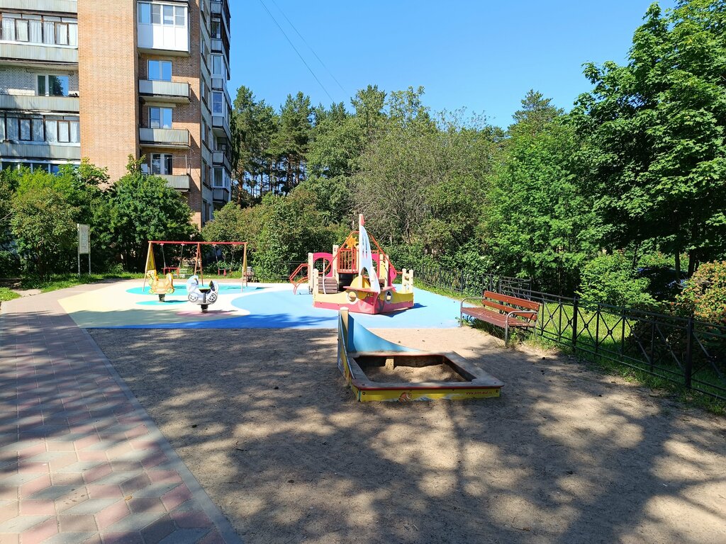 Oyun alanı Playground, Sosnoviy Bor, foto