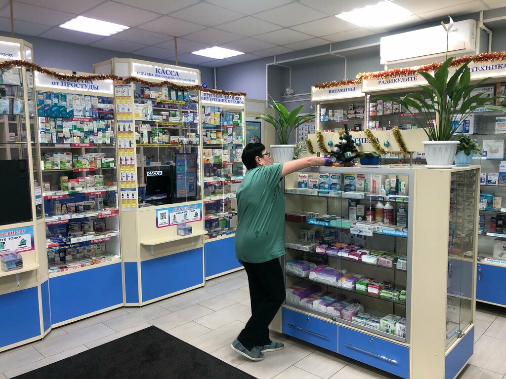 Eczaneler Невис, Kirovsk, foto