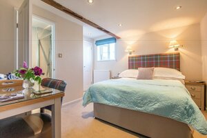 The Dinney Bed and Breakfast (England, Oxfordshire County, Civil Parish of Goring, Gatehampton Farm), otel  İngiltere'den