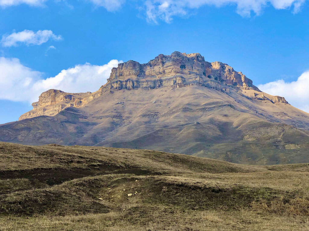 Dağ zirvesi Гора Баранаха 1703 метров, Karaçay‑Çerkez Cumhuriyeti, foto