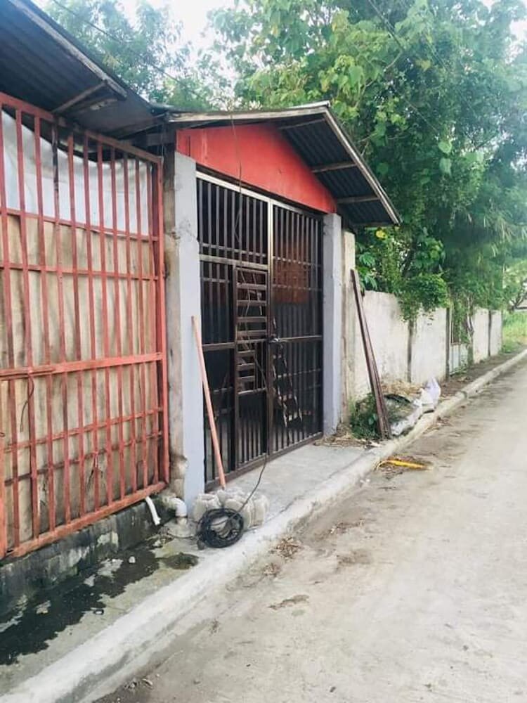 Otel 1-bed Studio Apartment in Kabankalan Philippines, , foto