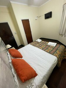 Hotel Cervantes (Provincia de Buenos Aires, Partido de General Pueyrredón, Mar del Plata, Avenida Colón), otel  Mar del Plata'dan