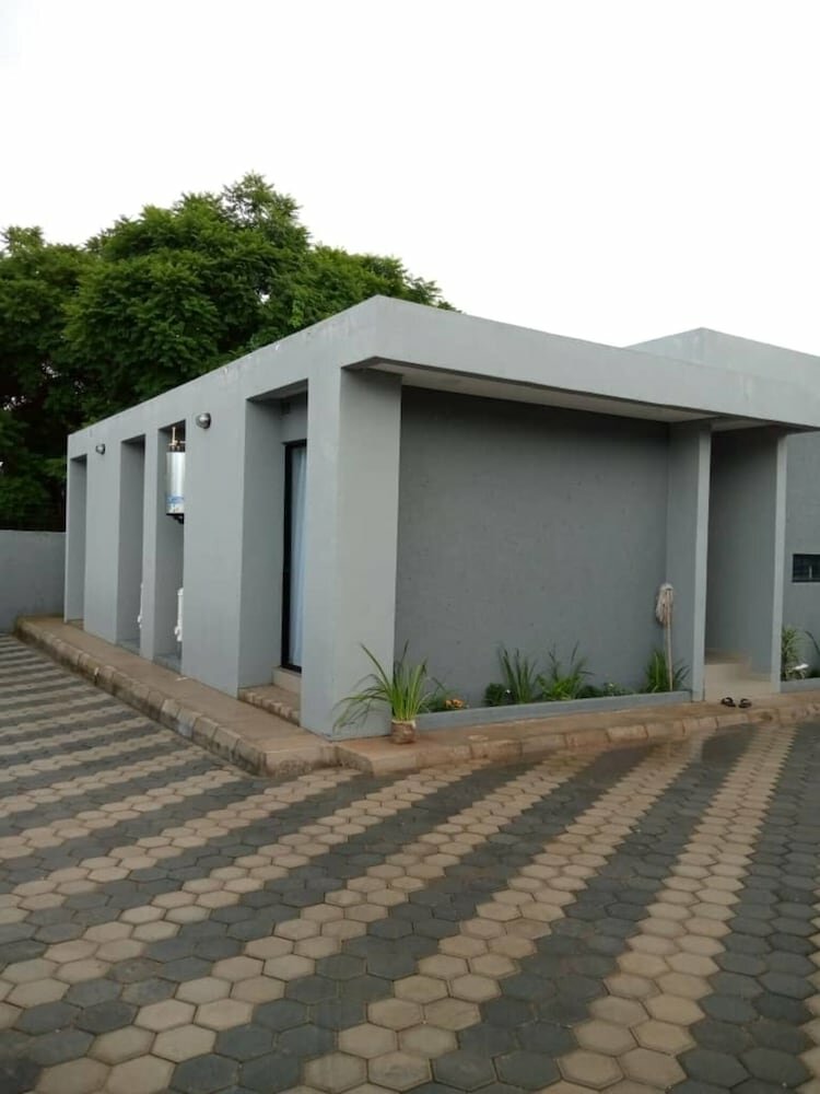 Otel 2 Bedrooms House in Heart of Kalundu, Lusaka, foto