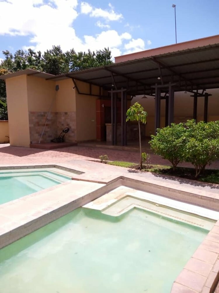 Otel 4 Bedrooms Exclusive Apartment in Jesmondin, Lusaka, foto