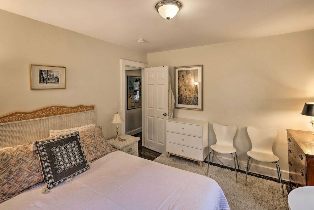 Otel Bridgeport Vacation Rental - Walk To Beach!, Bridgeport, foto