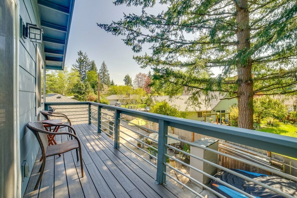 Otel Bellevue Vacation Rental w Balcony Near Lake!, Bellevue, foto