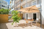 Wood Wall & Garden Apartment (Rua Andrade No:45), otel  Lizbon'dan