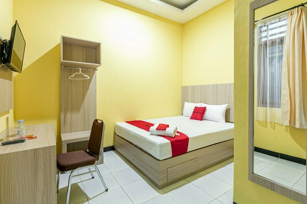 Otel RedDoorz near Puro Mangkunegaran, Surakarta, foto