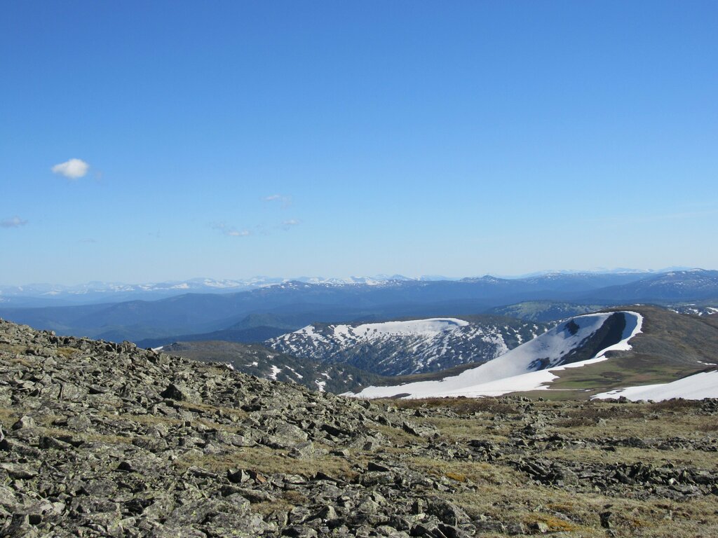 Dağ zirvesi Гора Заозерная 1657 метров, Hakasya, foto