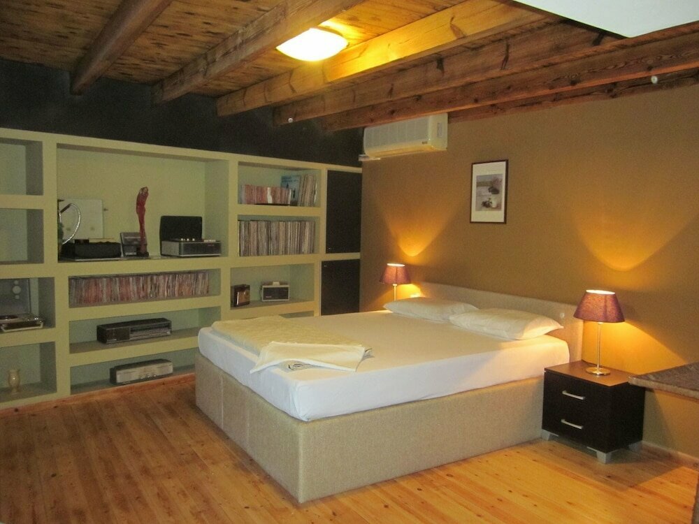 Otel Attractive Greek House with Private Pool near Sea & City Center, Dünya, foto