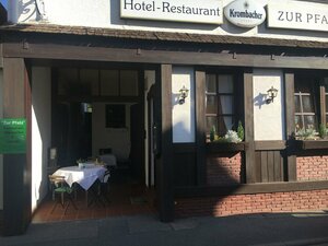 Hotel zur Pfalz (Schulstraße No:25, Hockenheim), otel  Hockenheim'dan