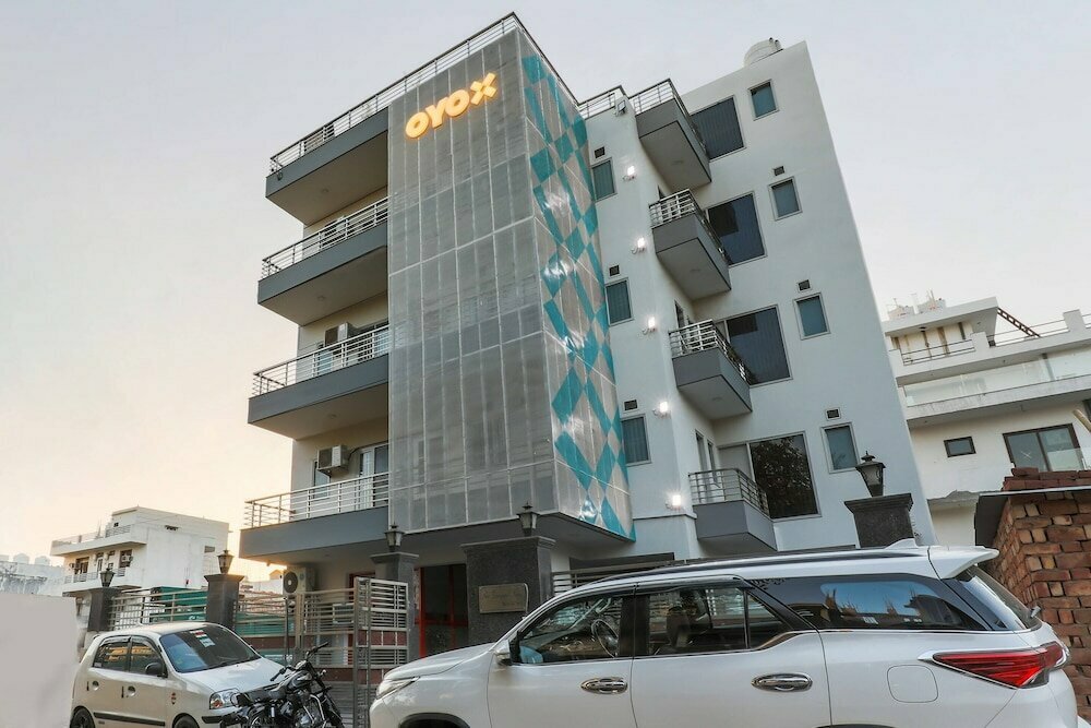 Otel Capital O 7536 The Aurora Paradise, , foto