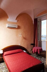 Hôtel Posta Vecchia (Haute-Corse, Arrondissement de Bastia, Bastia, Rue Posta Vecchia, 8), otel  Bastia'dan