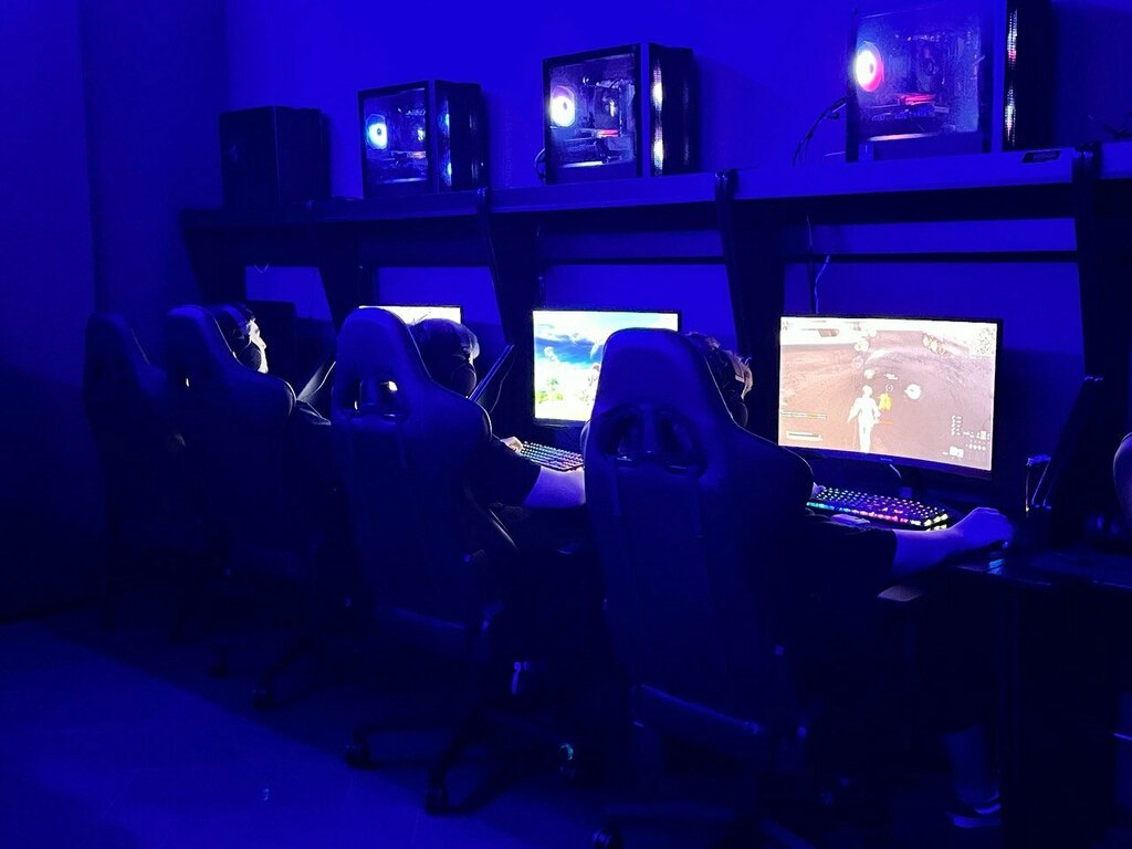 Bilgisayar kulübü F1 Cyber Club, Chegem, foto