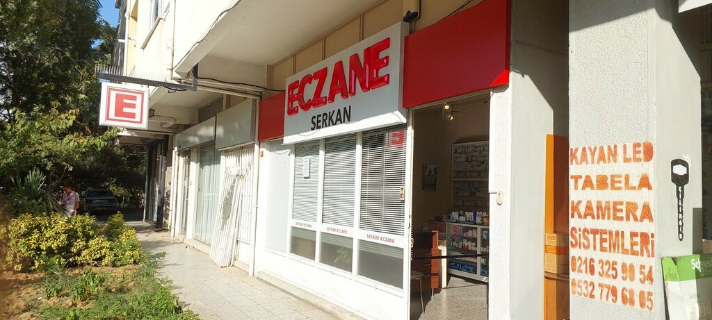 Eczaneler Serkan Eczanesi, İstanbul, foto