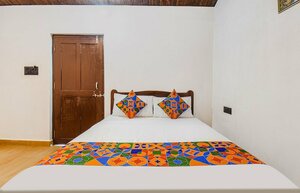 Fabexpress Peacock Suites (Goa, North Goa County, Bardez Subdistrict, Town of Saligao), otel  Goa'dan