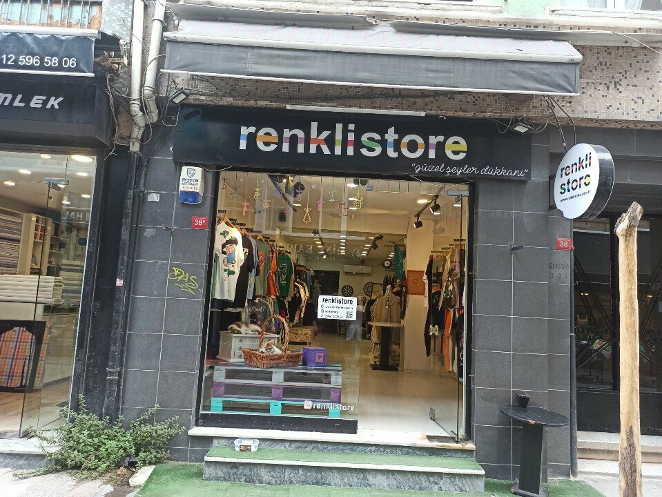 Giyim mağazası Renkli Store, İstanbul, foto