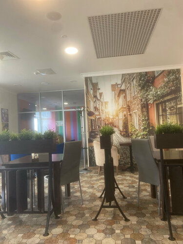Kafe Svoj Parizh, Yemanjelinsk, foto