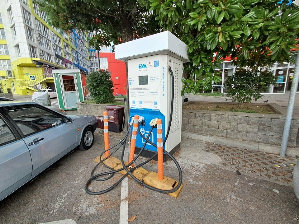 Elektrikli oto şarj istasyonları Eva Intermobility, Soçi, foto