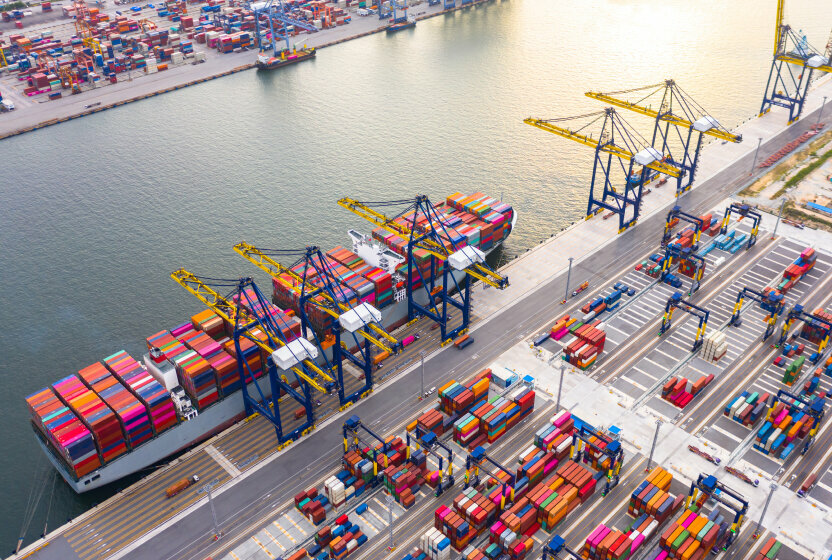 Deniz taşımacılığı Evol Middle East Cargo Services, Dubai, foto
