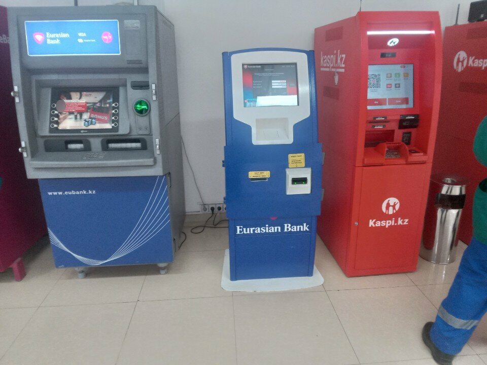 Ödeme terminali Evraziyskiy bank, Almatı, foto