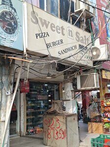 Sweet and Salt (Noor-ul-Amin Road No:55, Allama Iqbal Town, Umar Block), pasta, şekerleme ve tatlı  Lahor'dan