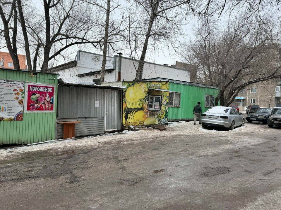 Ekmek fırını Kiosk tandyrnyh lepeshek i samsy, Karağandı, foto