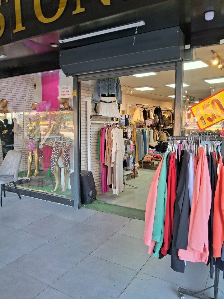 Giyim mağazası RedStone Outlet, Adana, foto