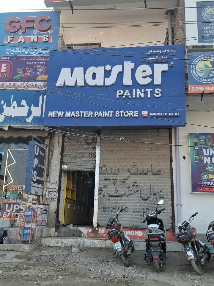 Boya ve cila malzemeleri üretim ve satış yerleri New master paints store, Lahor, foto