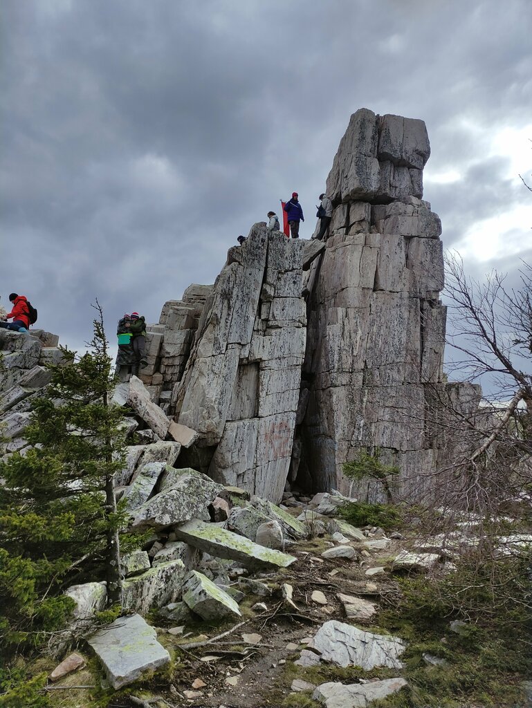 Dağ zirvesi Yurma Mountain, Çeliabinskaya oblastı, foto