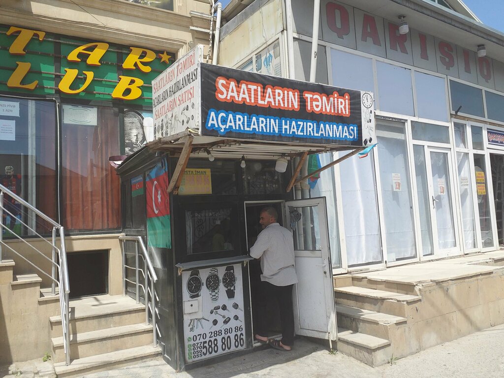 Saat tamircileri Saatlarin temiri, Bakü, foto