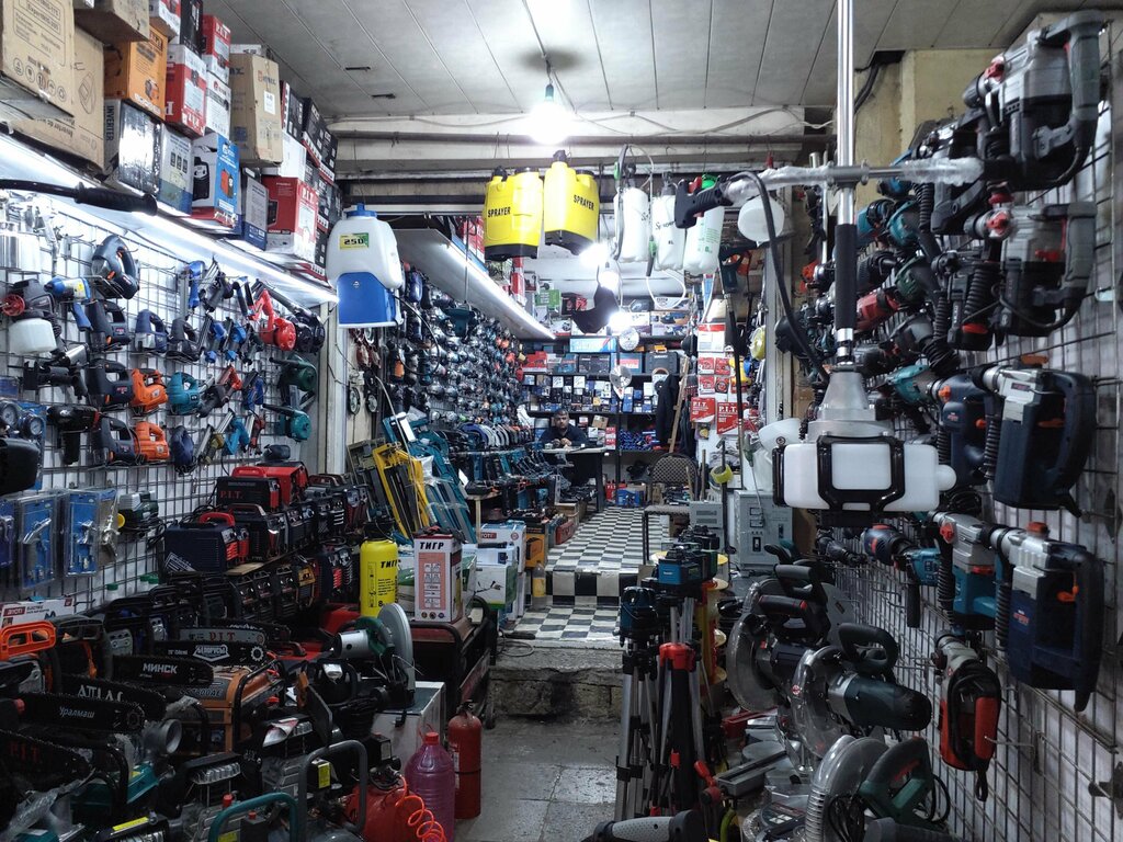 Yapı mağazası Qarishiq temir-tikinti avadanliqlari, Bakü, foto
