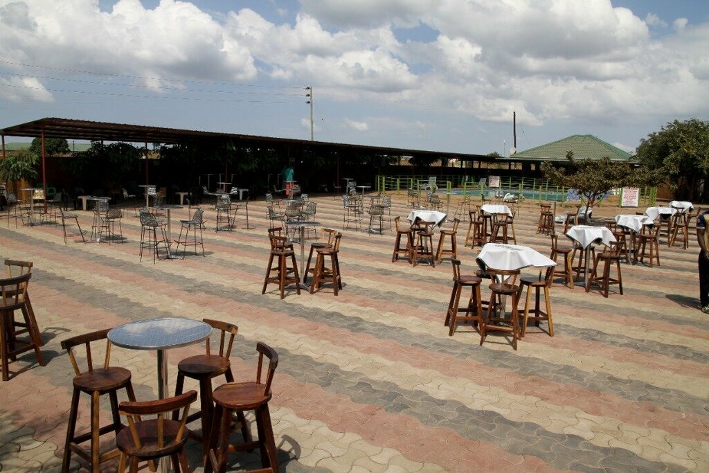 Otel G-Greens Lodge, Pub & Grill, Dünya, foto