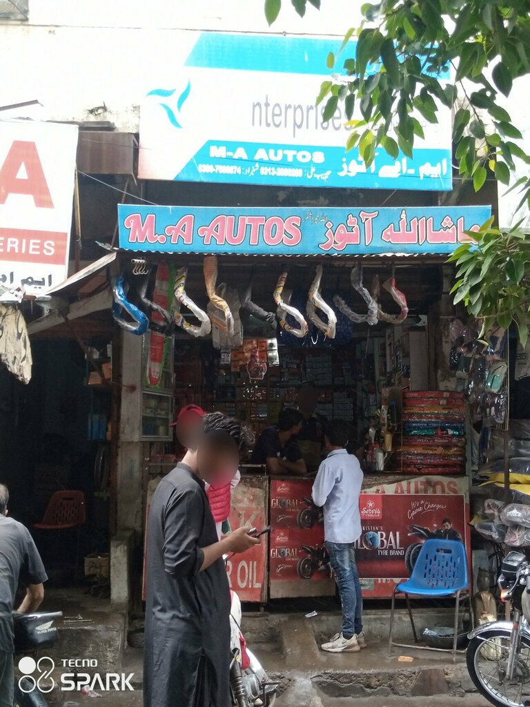 Garajlar M A autos, Karaçi, foto