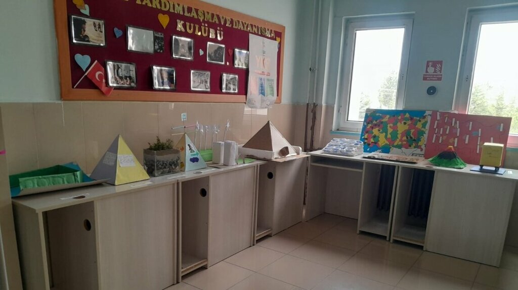 Lise Elmalı-Çayırlı 80. Yıl Çok Programlı Anadolu Lisesi, Niğde, foto