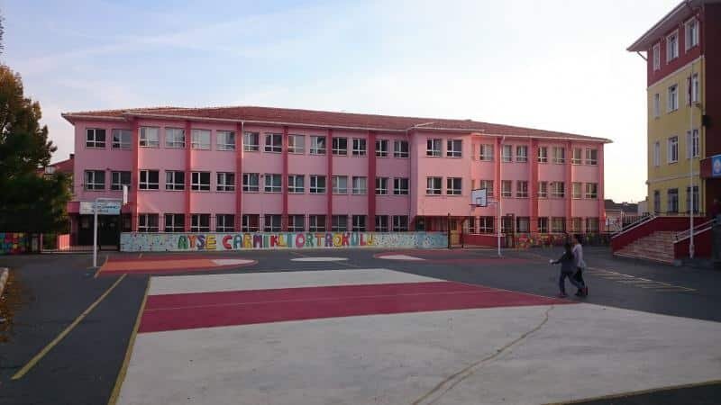Ortaokul Ayşe Çarmıklı Ortaokulu, İstanbul, foto