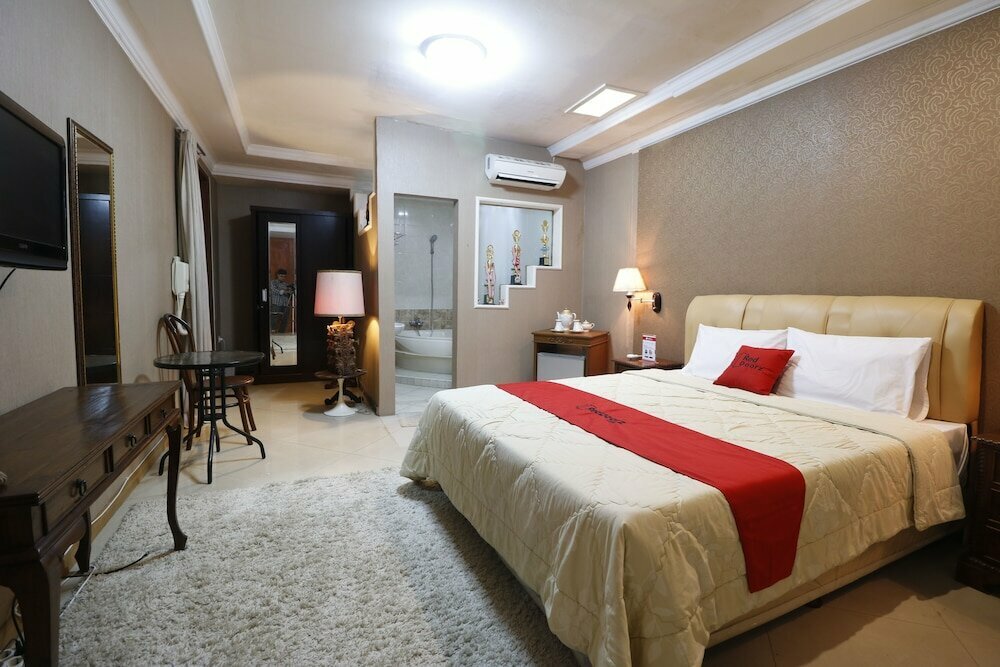 Otel RedDoorz Plus @ Jalan Dharmawangsa, Cakarta, foto
