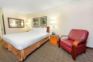 La Quinta Inn & Suites by Wyndham Ft Lauderdale Cypress Cr (Florida, Broward County, Fort Lauderdale Executive), otel  Ft Lauderdale'den