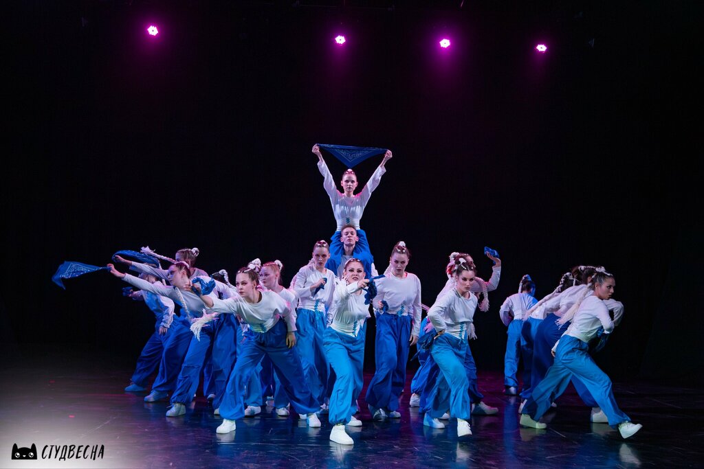 Dans okulları Sunrise, Tiumen, foto