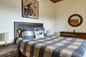 Spacious Murphy Cabin w Game Rooms + Mtn Views! (North Carolina, Cherokee County, Murphy), otel  Kuzey Carolina Eyaleti'nden