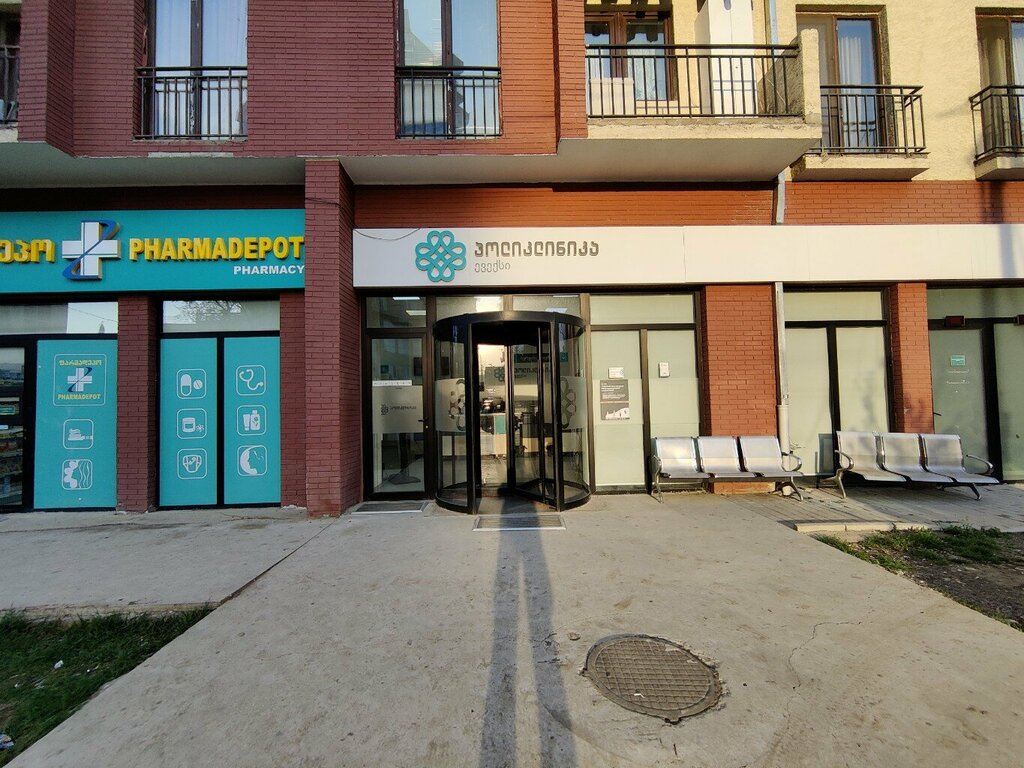 Tıp merkezleri ve klinikler პოლვლნიკა, Tiflis, foto