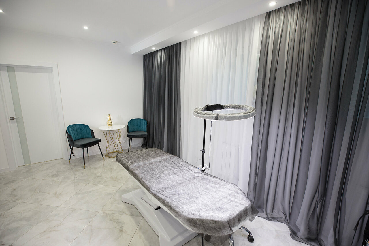 «Перманентный макияж на Таганке: студии с наградой «Хорошее место»» фото материала