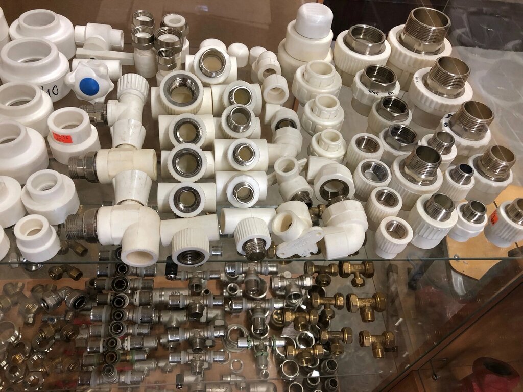 Banyo ve klozet mağazaları Строймонтаж, Niagan, foto